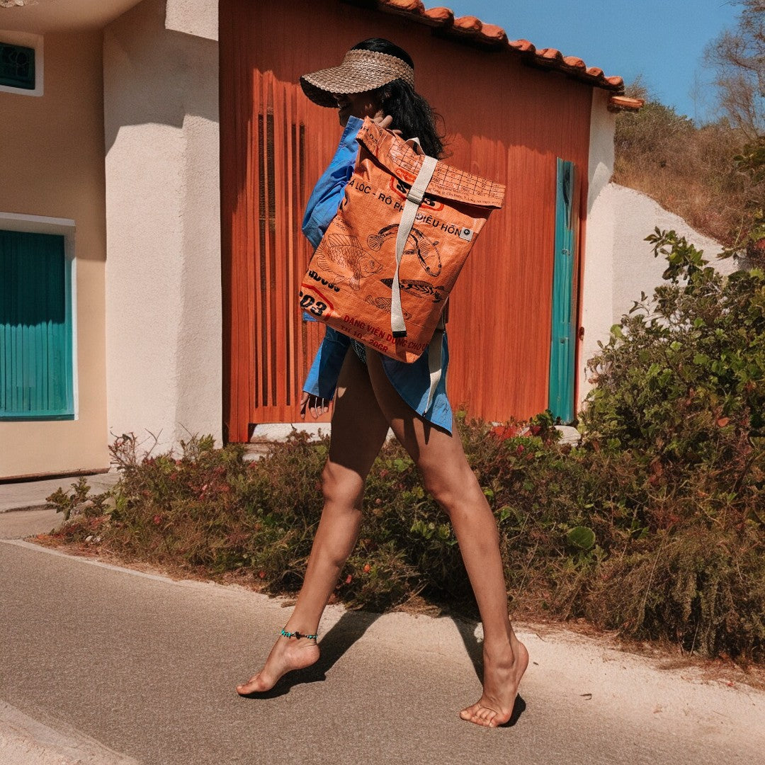 BACKPACK | Sustainable backpack in orange-black – REFISHED